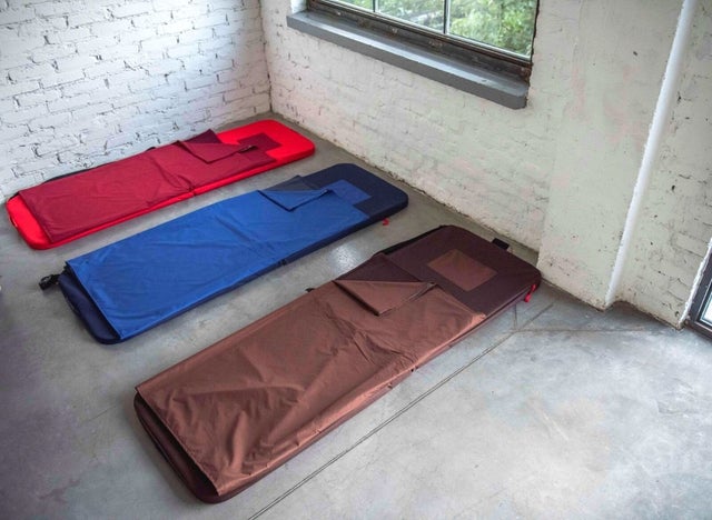 キャンプや災害対策に！心強くてカッコイイ、手軽に持ち出せる折りたたみ式携帯ベッド｜マクアケ - アタラシイものや体験の応援購入サービス