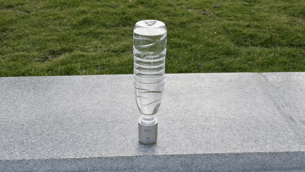 手のひらのサイズ！高濃度な水素水生成キャップ「HydroCap」｜マクアケ - アタラシイものや体験の応援購入サービス