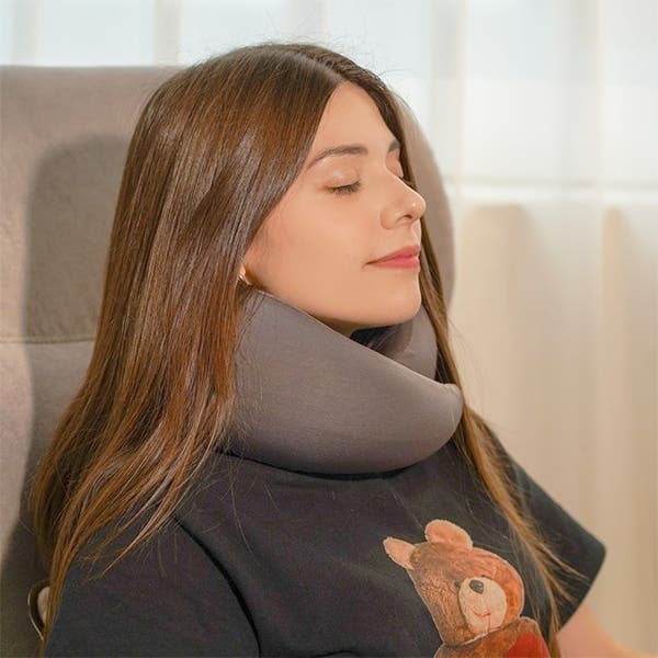 東京→ニューヨーク 14時間のフライトも快適に！カタツムリネックピロー｜マクアケ - アタラシイものや体験の応援購入サービス