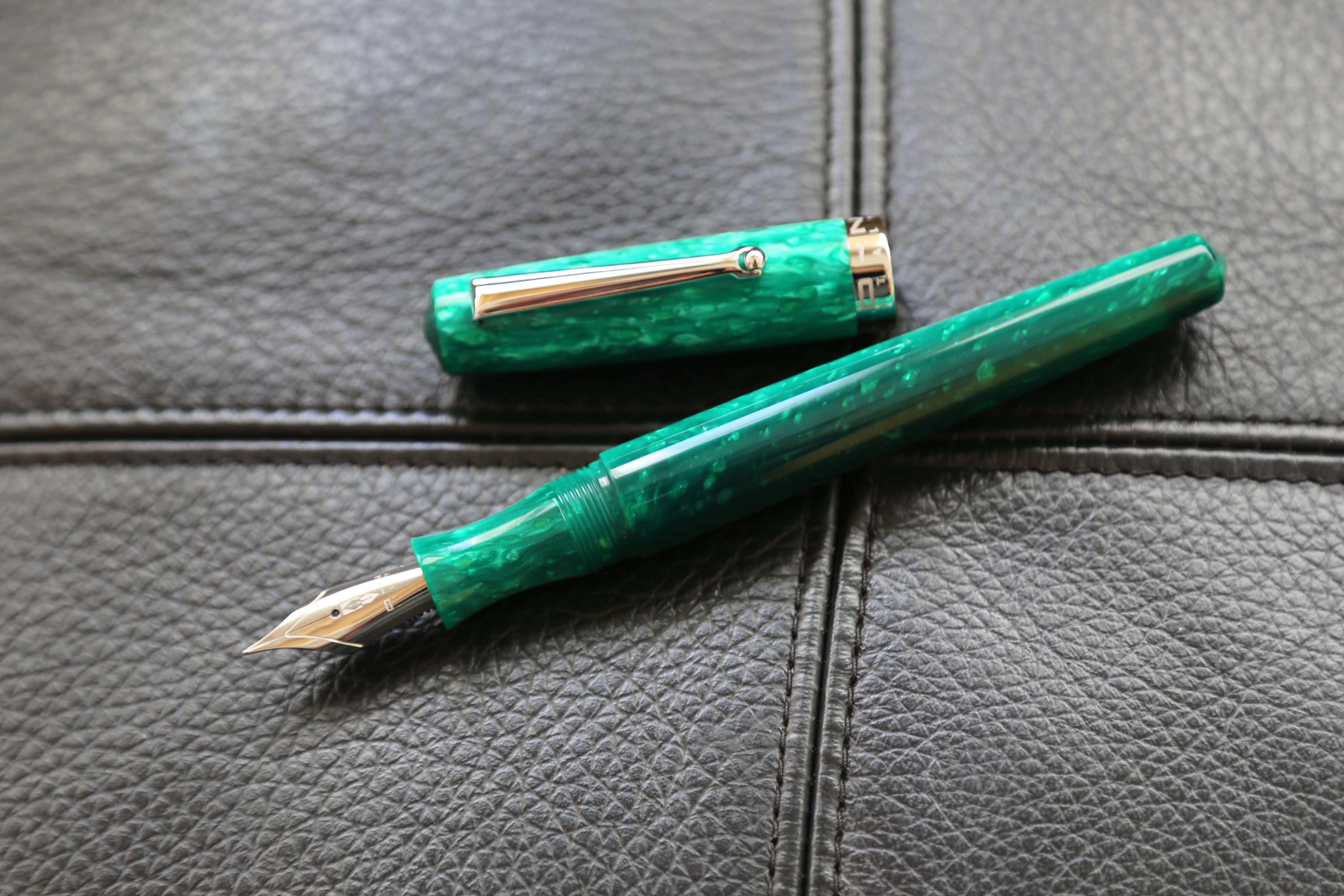 【超早割素材庫で見つかった希少色ライト・グリーン素材を使ったインテーザ万年筆を応援購入する｜Makuake（マクアケ）
