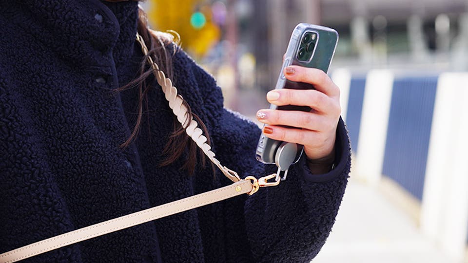 【片手1秒】スマホショルダーストラップを、マグネット構造に｜「MAGHOL」｜マクアケ - アタラシイものや体験の応援購入サービス