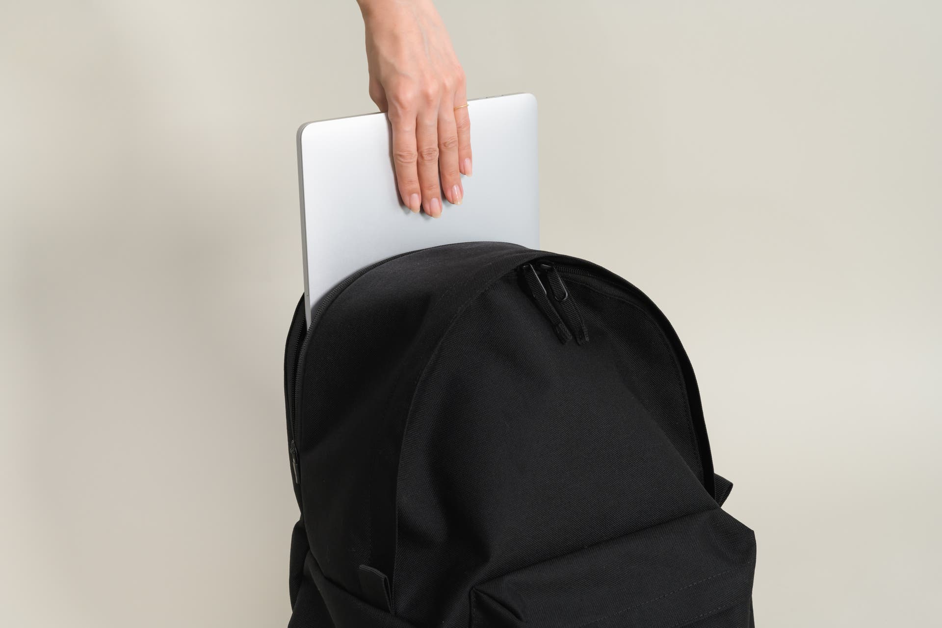 ミニマリストのためのPCデイパック | MNMM｜マクアケ - アタラシイものや体験の応援購入サービス