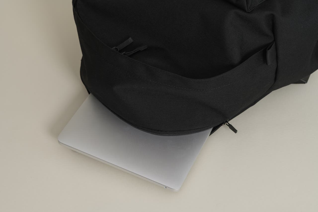 ミニマリストのためのPCデイパック | MNMM｜マクアケ - アタラシイものや体験の応援購入サービス