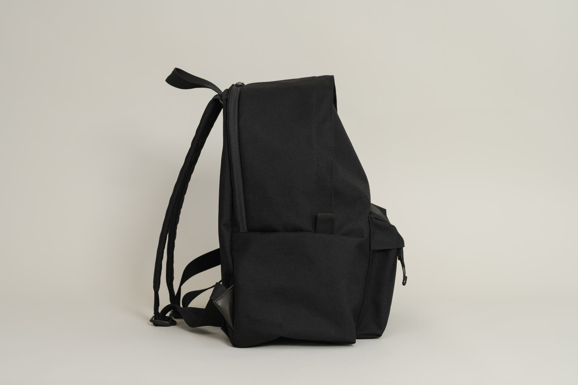 ミニマリストのためのPCデイパック | MNMM｜マクアケ - アタラシイものや体験の応援購入サービス