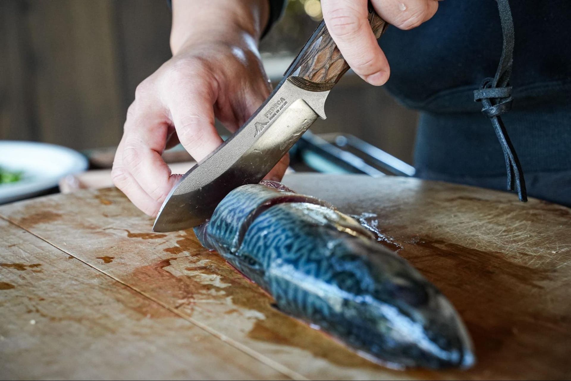 「絶妙カーブ」で食材カットがリズミカルに！FEDECAブッシュクラフトナイフ｜マクアケ - アタラシイものや体験の応援購入サービス