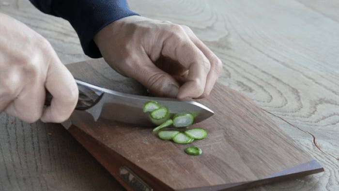 「絶妙カーブ」で食材カットがリズミカルに！FEDECAブッシュクラフトナイフ｜マクアケ - アタラシイものや体験の応援購入サービス