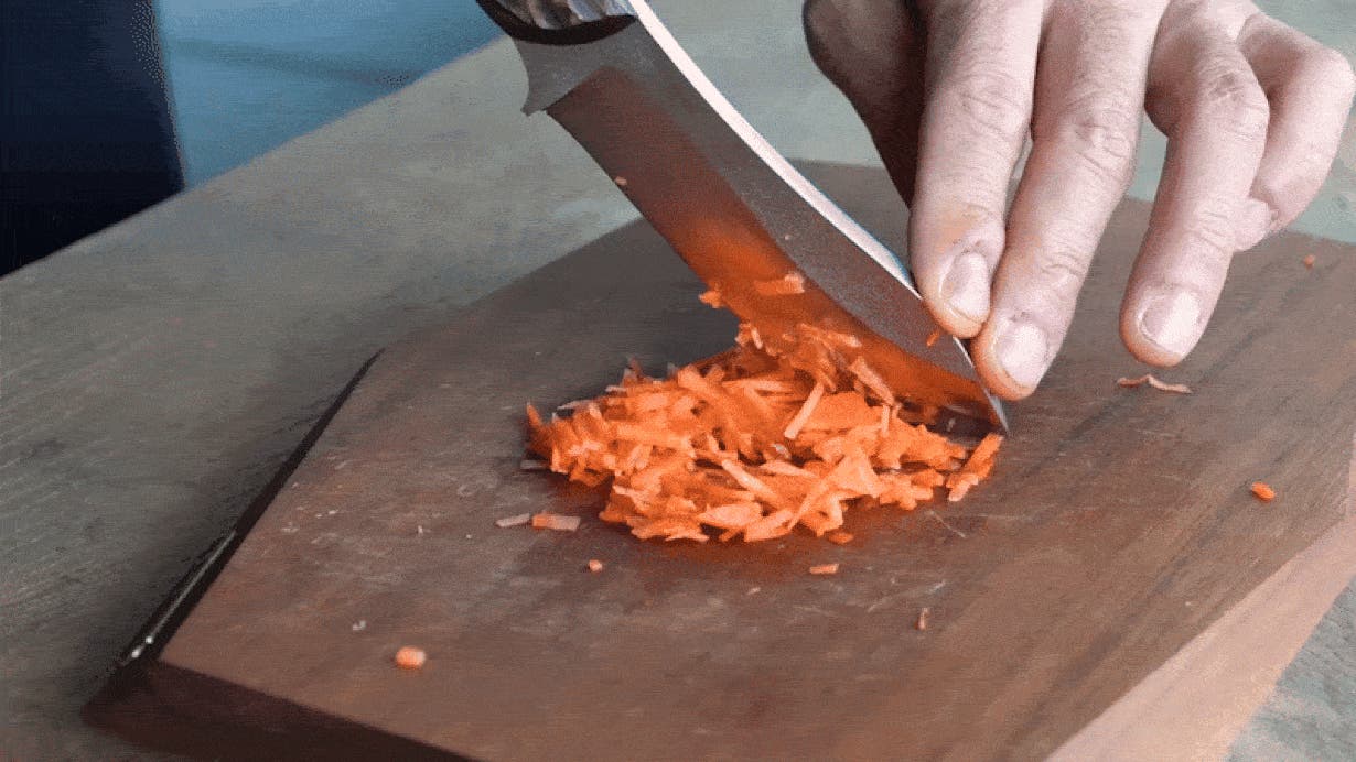 「絶妙カーブ」で食材カットがリズミカルに！FEDECAブッシュクラフトナイフ｜マクアケ - アタラシイものや体験の応援購入サービス