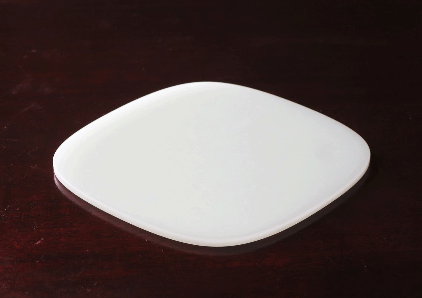 暗闇でパっと光る！美しさを追求したスーパー楕円×蓄光トレーコースター｜マクアケ - アタラシイものや体験の応援購入サービス